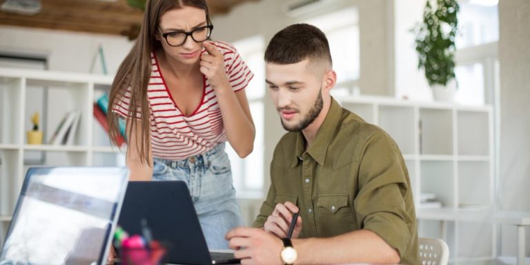 Faltas injustificadas: tipos y descuentos salariales | Factorial